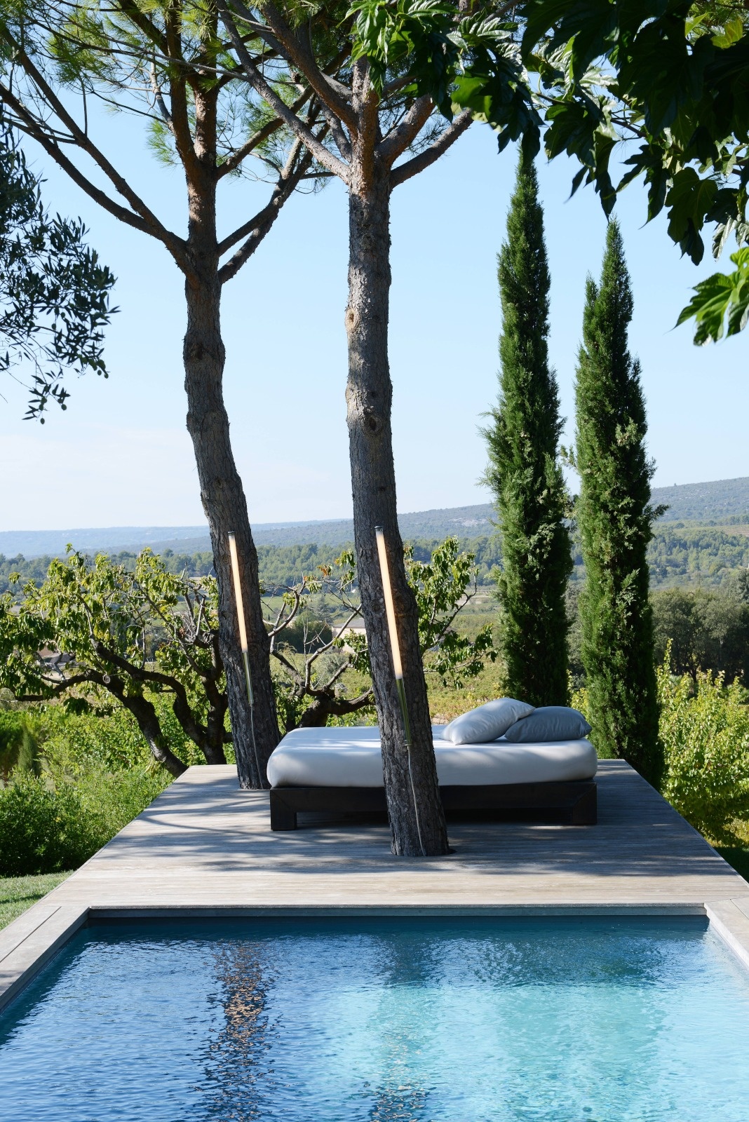 Design luminaires for outdoor use, seawater and UV resistant